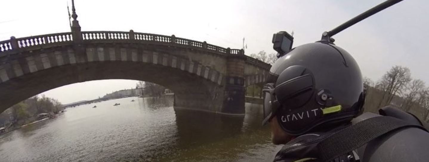 English inventor Richard Browning flies in Prague – The Prague Review